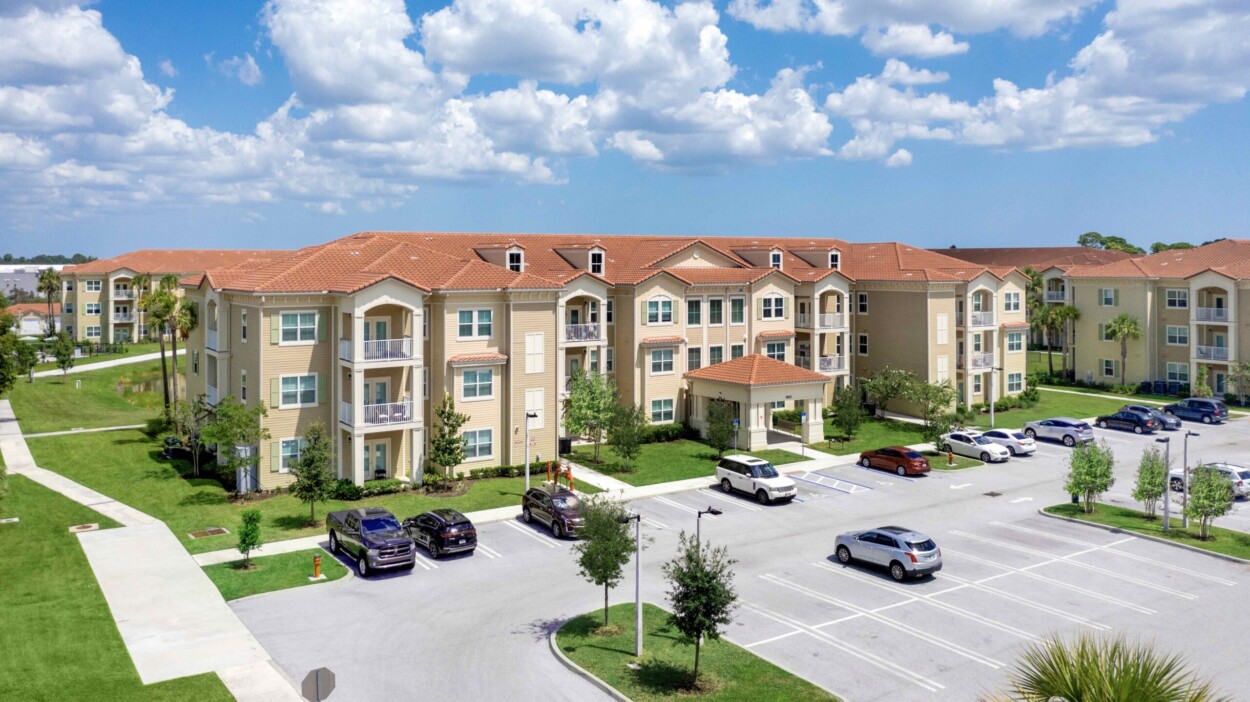 Apartment Photo Gallery - Lerner Parc at Gatlin Commons